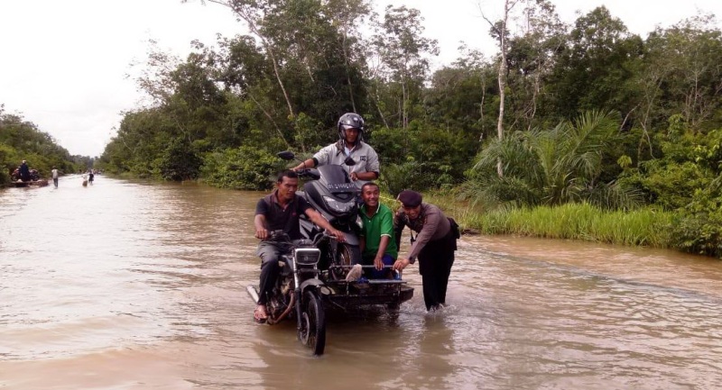 Banjir Lumpuhkan Jalan Meulaboh – Kuala Bhee | Waspada Aceh