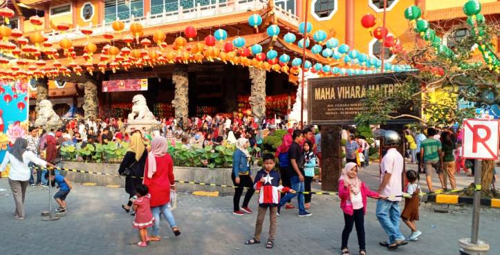 Ketika 3.000 Lampion Imlek Jadi Objek Wisata Multi Agama di Medan ... Ketika 3.000 Lampion Imlek Jadi Objek Wisata Multi Agama di Medan ...