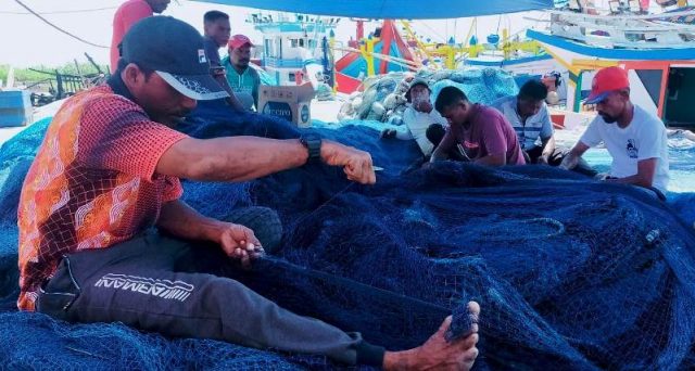 Gelombang Tinggi dan Angin Kencang: Nelayan Pidie Tidak Melaut, Harga Ikan Meroket | Waspada Aceh