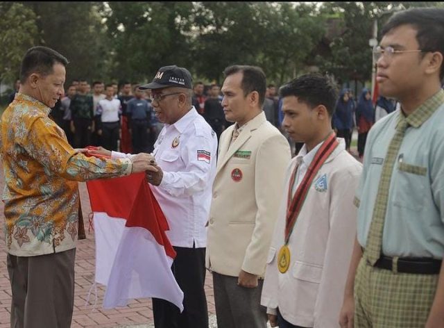 Pj Gubernur Aceh Bagikan Ribuan Bendera Merah Putih | Waspada Aceh Pj Gubernur Aceh Bagikan Ribuan Bendera Merah Putih | Waspada Aceh