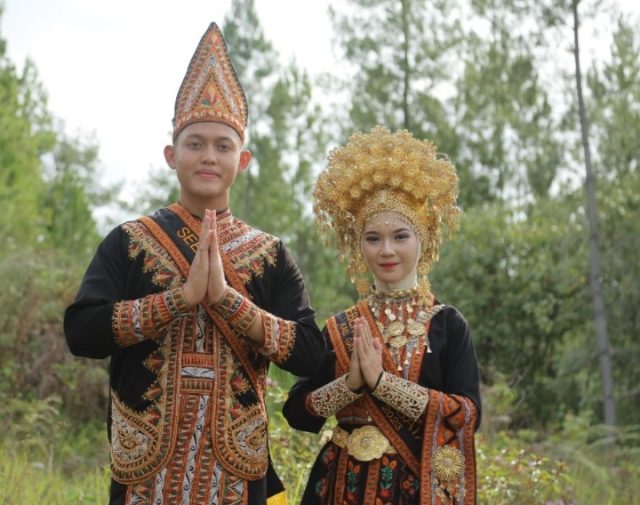 Ansar dan Tia Didaulat sebagai Sebujang-Seberu Duta Wisata Gayo Lues ...