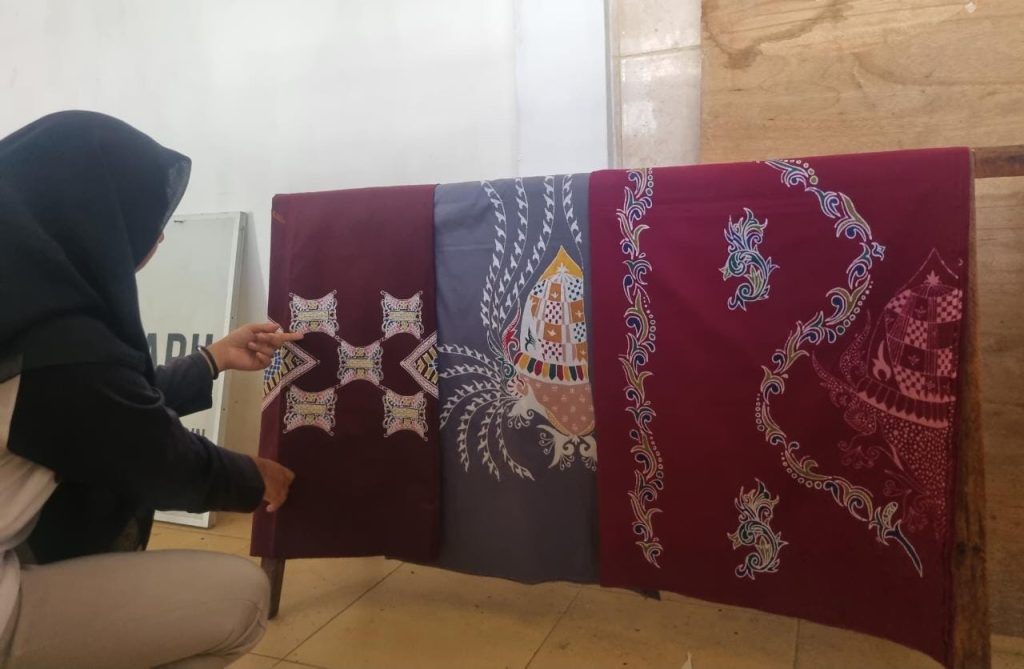 Mewarisi dan Melestarikan Seni Batik Aceh | Waspada Aceh